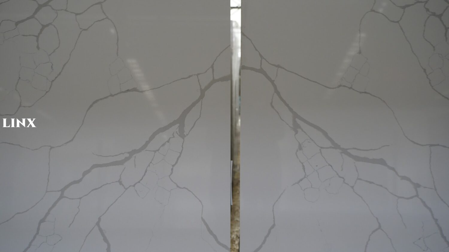 LX1025 CALACATTA WHITE QUARTZ STONE - LINX SURFACES